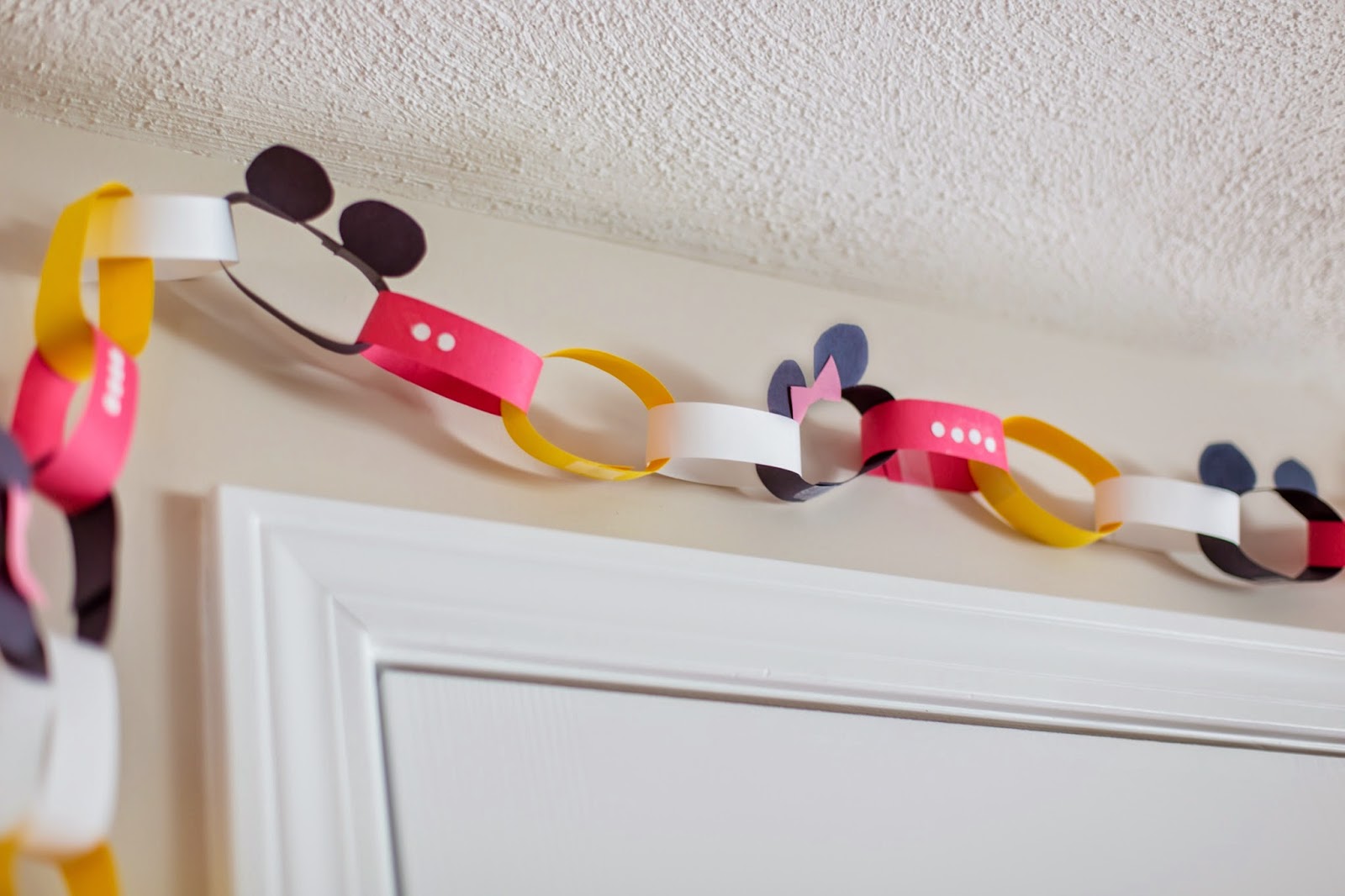 Take Time for Today: Mickey and Minnie Mouse Paper Chain