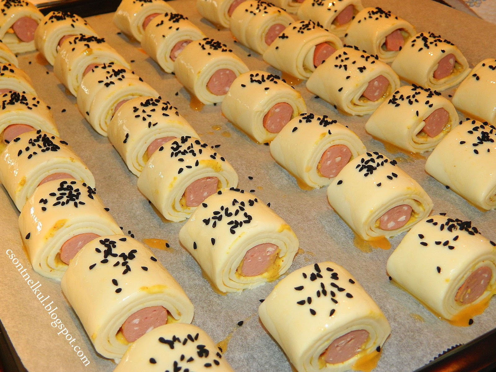 Csont nélkül...csak egyszerűen: Leveles tésztába göngyölt virsli