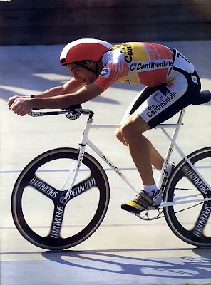 Lo pro cycling club: The Superman position