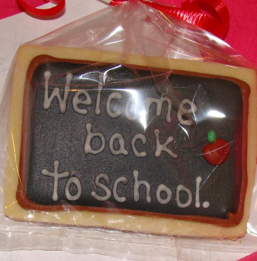 Door County Custom Cakes and Cookies: Welcome back to school Cookies