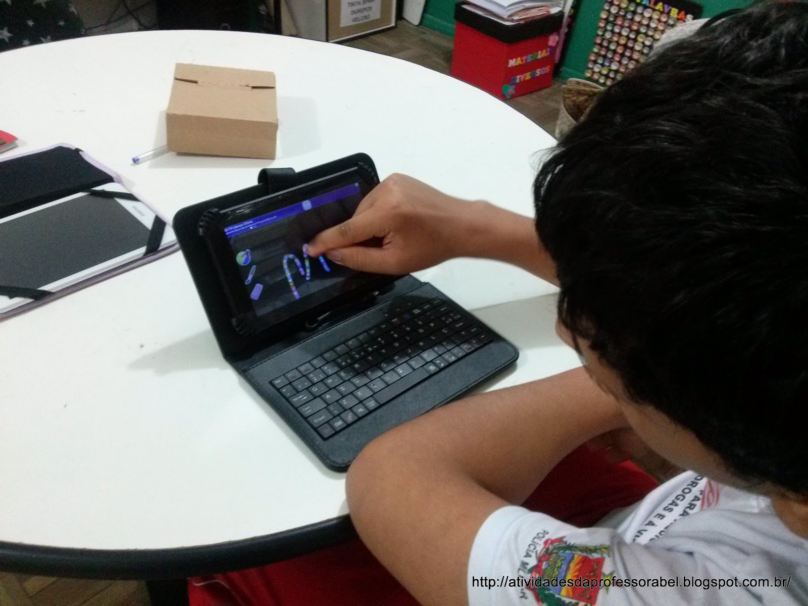 Atividade usando o tablet ~ Espaço Infantil