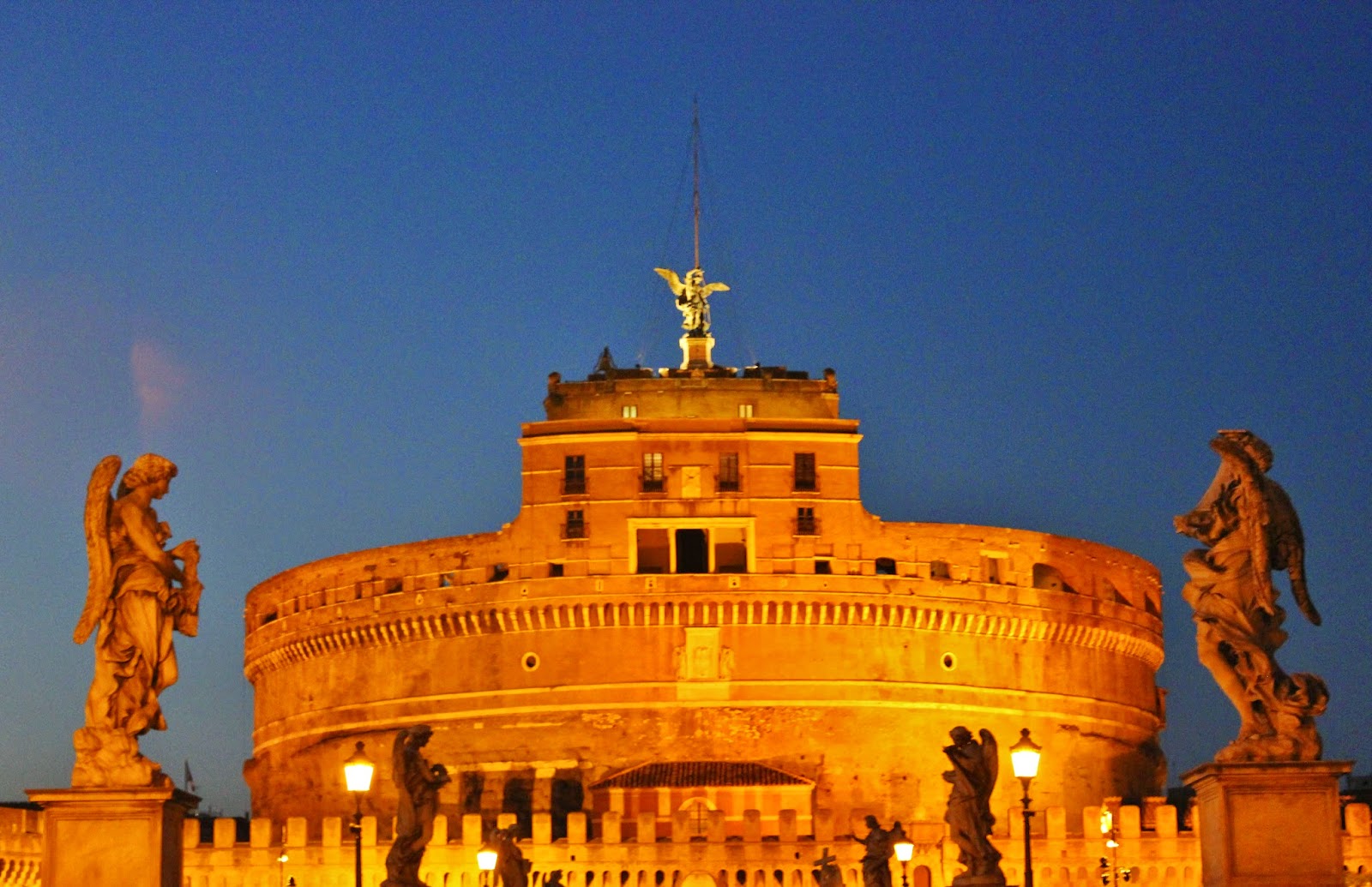 Castel Sant'Angelo - the Pope's Fortress!