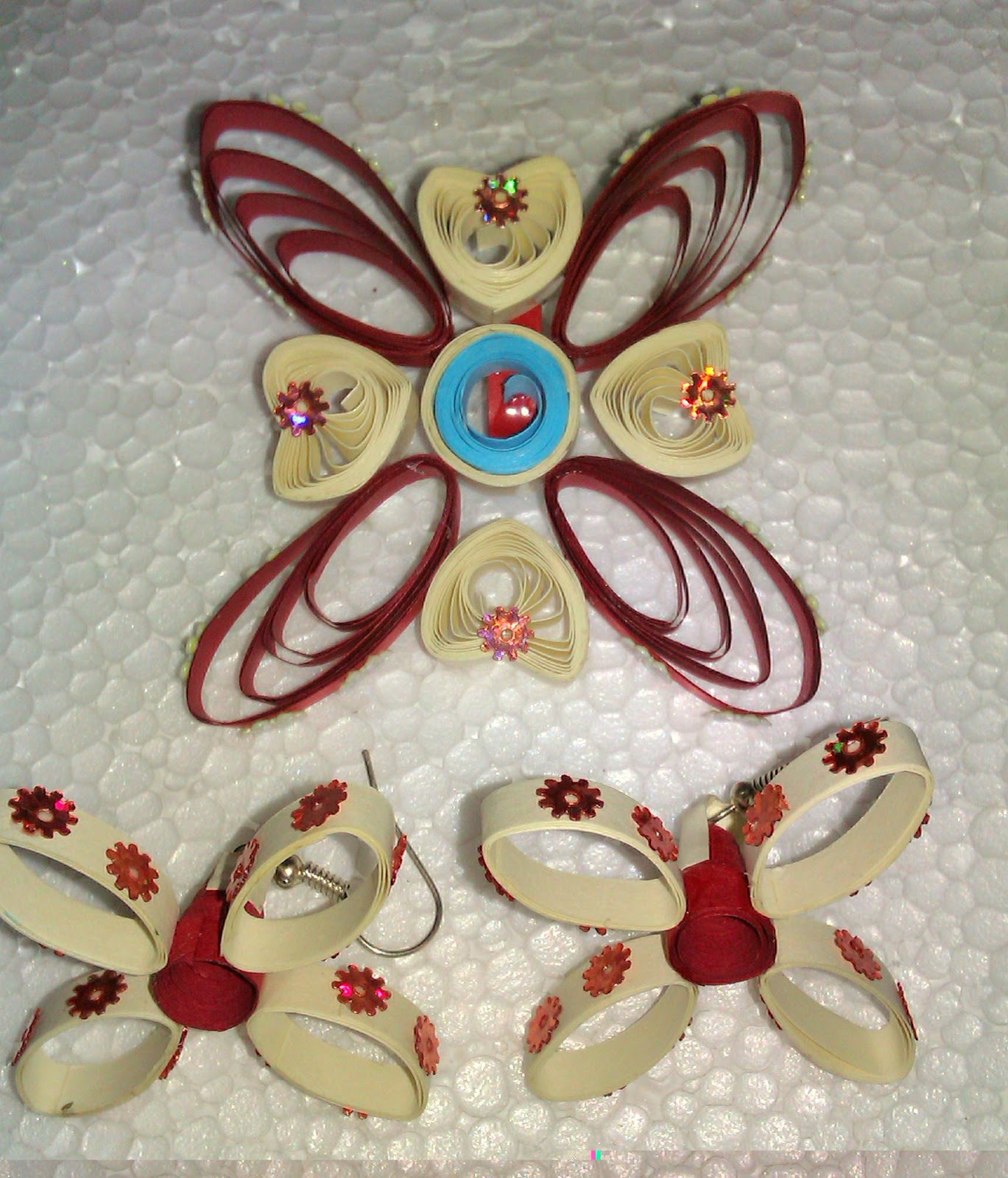 Beautiful Handmade Articles: QUELLING QUEST :D