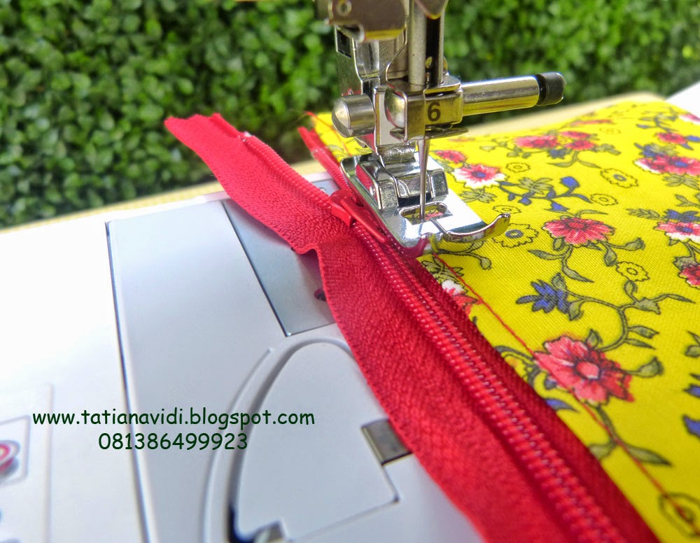 Tatiana Vidi Sewing Blog: Free Tutorial 21 - Zipper Foot / Sepatu ...