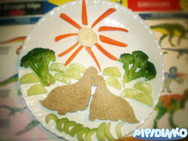 My Life with Pipidinko: Santino's favourite lunch: dinosaur sandwiches
