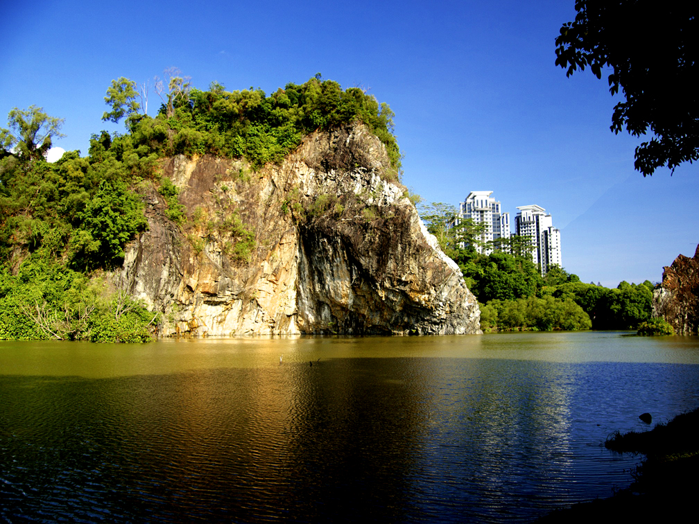 Princess Elizabeth Estate, Hillview: The old Gombak Nature Trail.