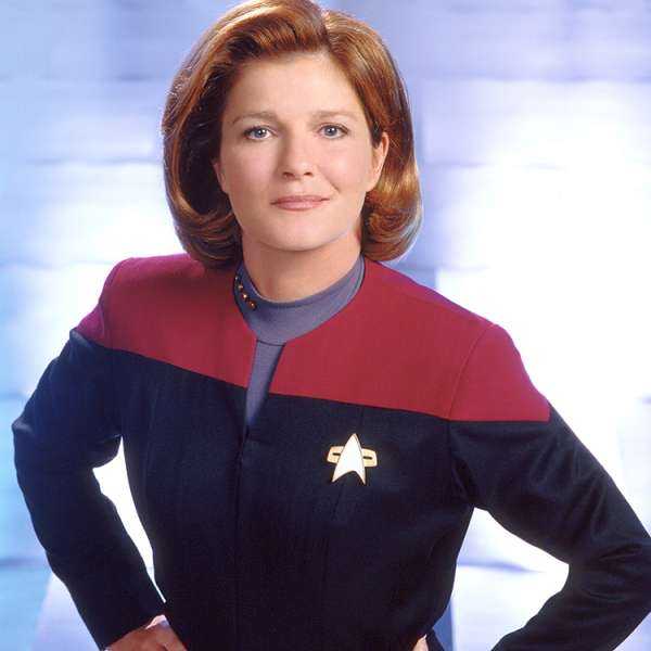 11 Astonishing Facts About Captain Janeway's Voyager Costume - The Geek ...