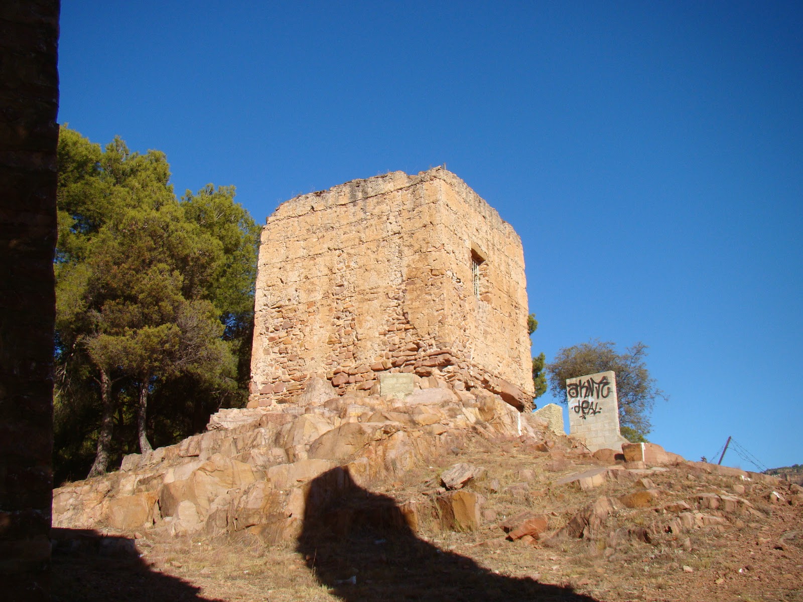Castillos Españoles: TORRE DE LA ERMITA o DEL CALVARIO - SERRA - VALENCIA