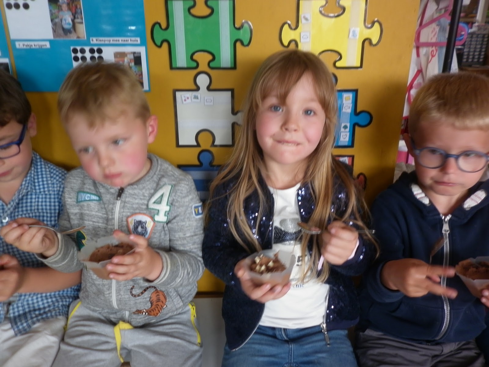 2de en 3de kleuterklas van juf Evelien: Amber wordt 6 in de grote vakantie