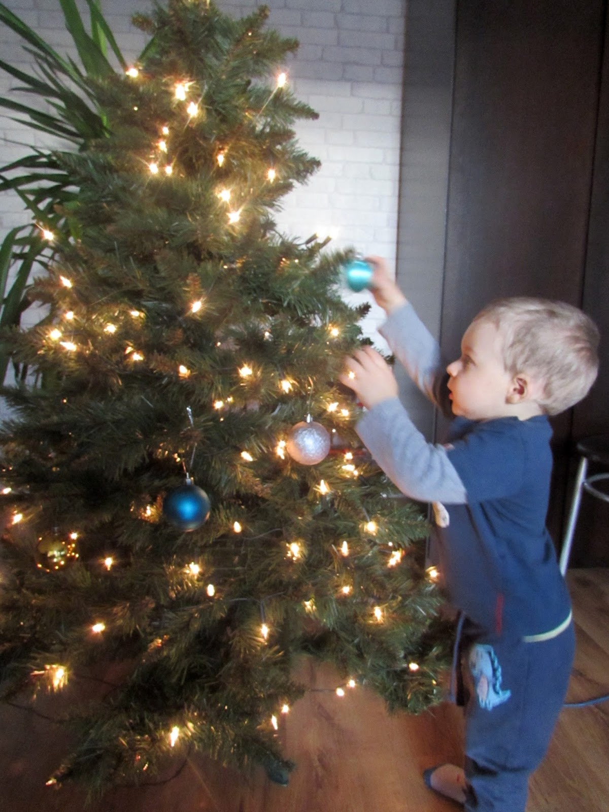 Ubieranie choinki | Wiktorkowa mama czarodziejka