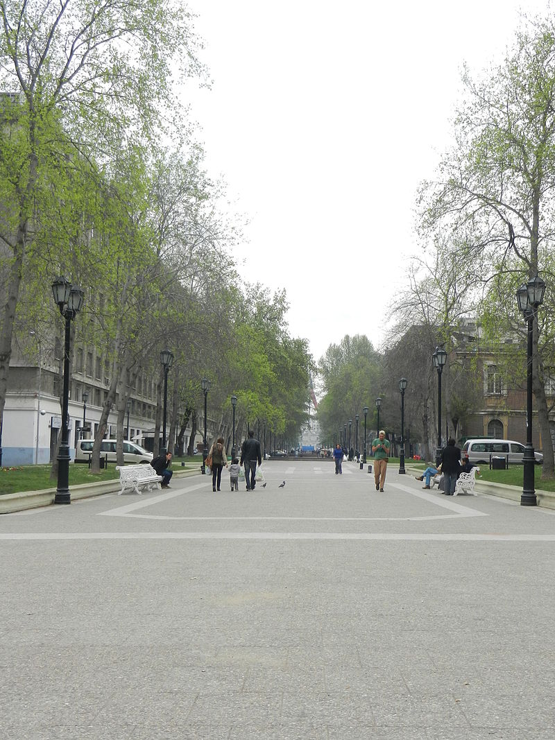 Los bulevar; un ejemplo: Paseo Bulnes de Santiago.-a