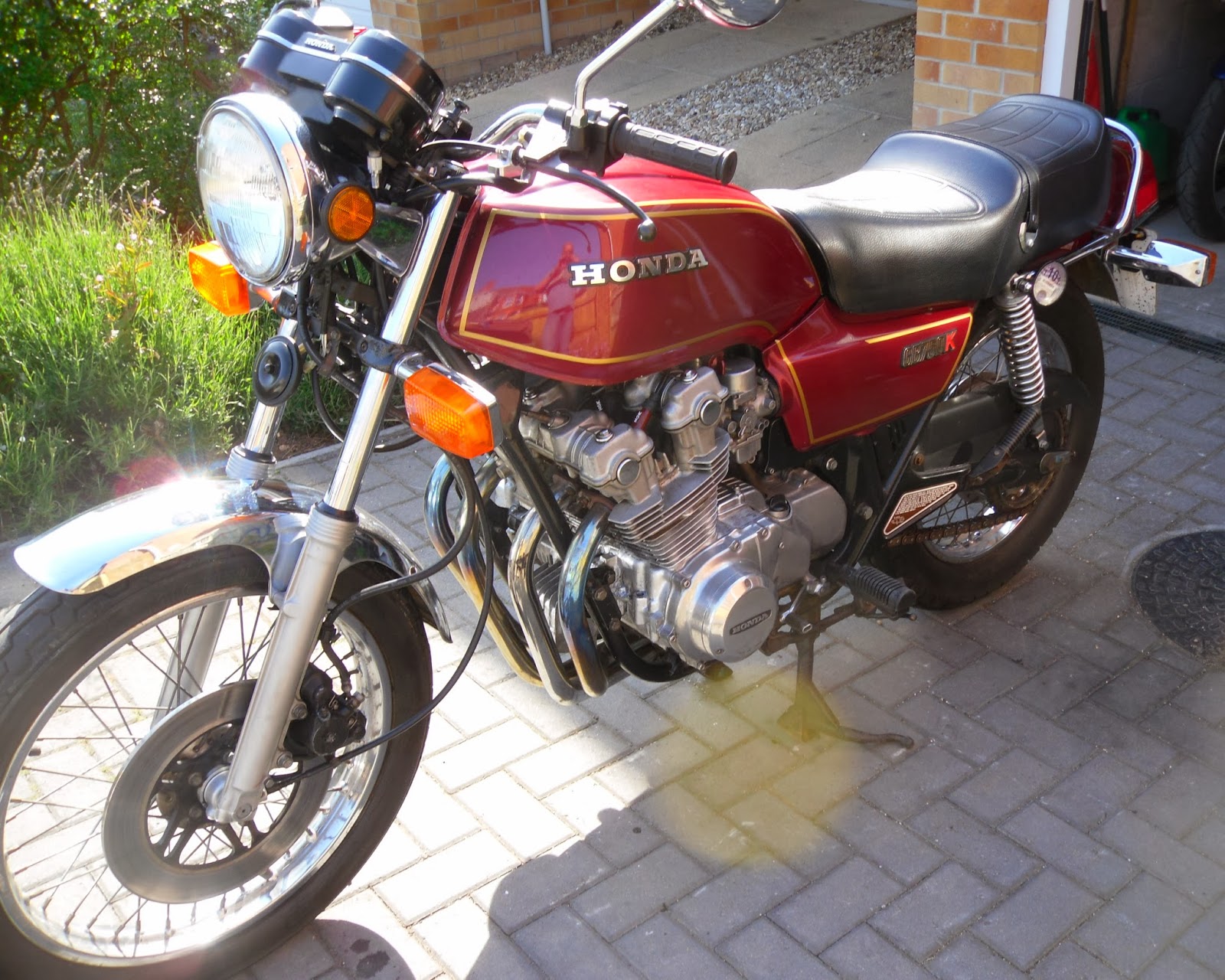 Hailwood Honda cb750kz: Honda cb750 cafe racer, hand built at home over ...