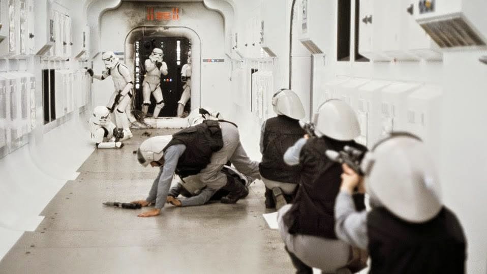 STAR WARS AFICIONADO WEBSITE: CLASSIC IMAGE: STORMIN' STORMTROOPERS!