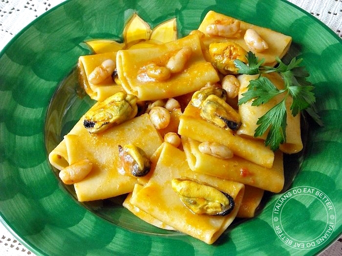 PACCHERI COZZE E CANNELLINI - ITALIANS DO EAT BETTER