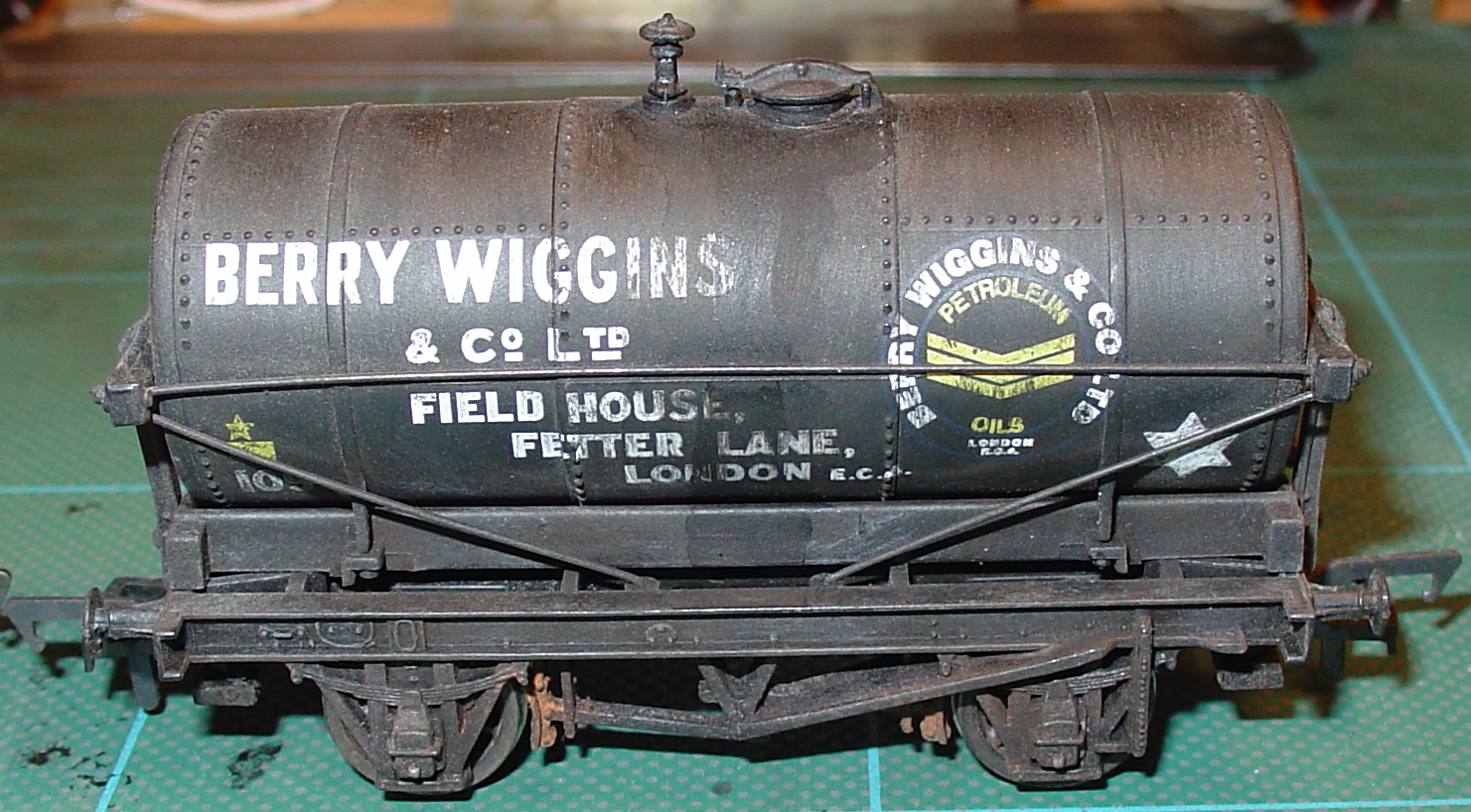 No Two Alike: Weathering Private Owner Tank Wagons 1