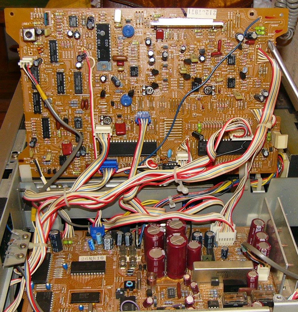 Sony CDP-11S - "пришелец" из первого поколения в Московском магазине ...