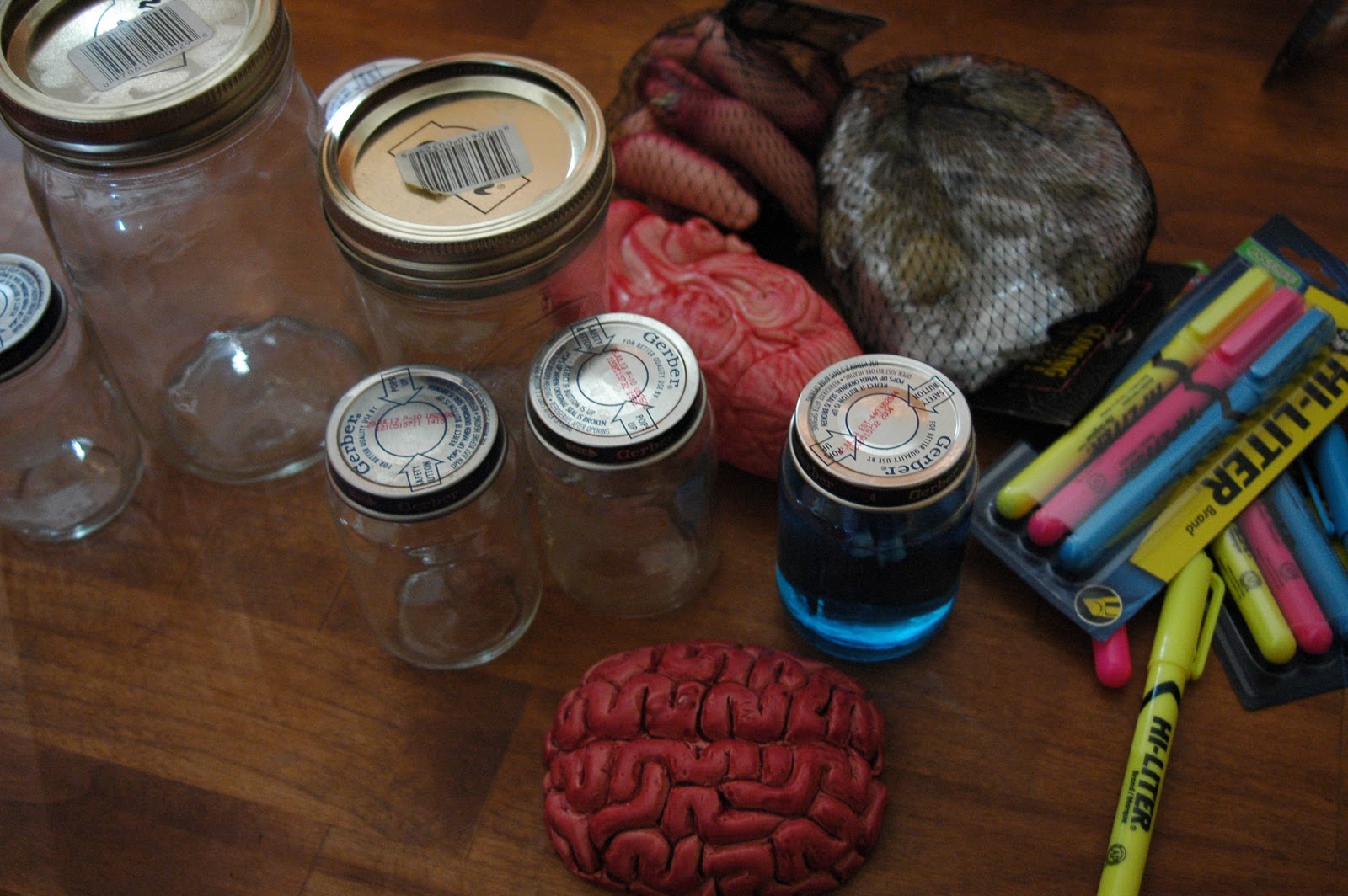 What Mommy Wants: Spooky treat #3~Mad Scientist glowing jars of body parts