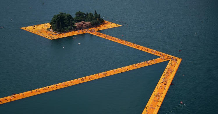 Ionarts: Christo's 'Floating Piers'