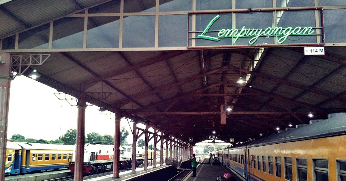Satu malam di Stasiun Lempuyangan
