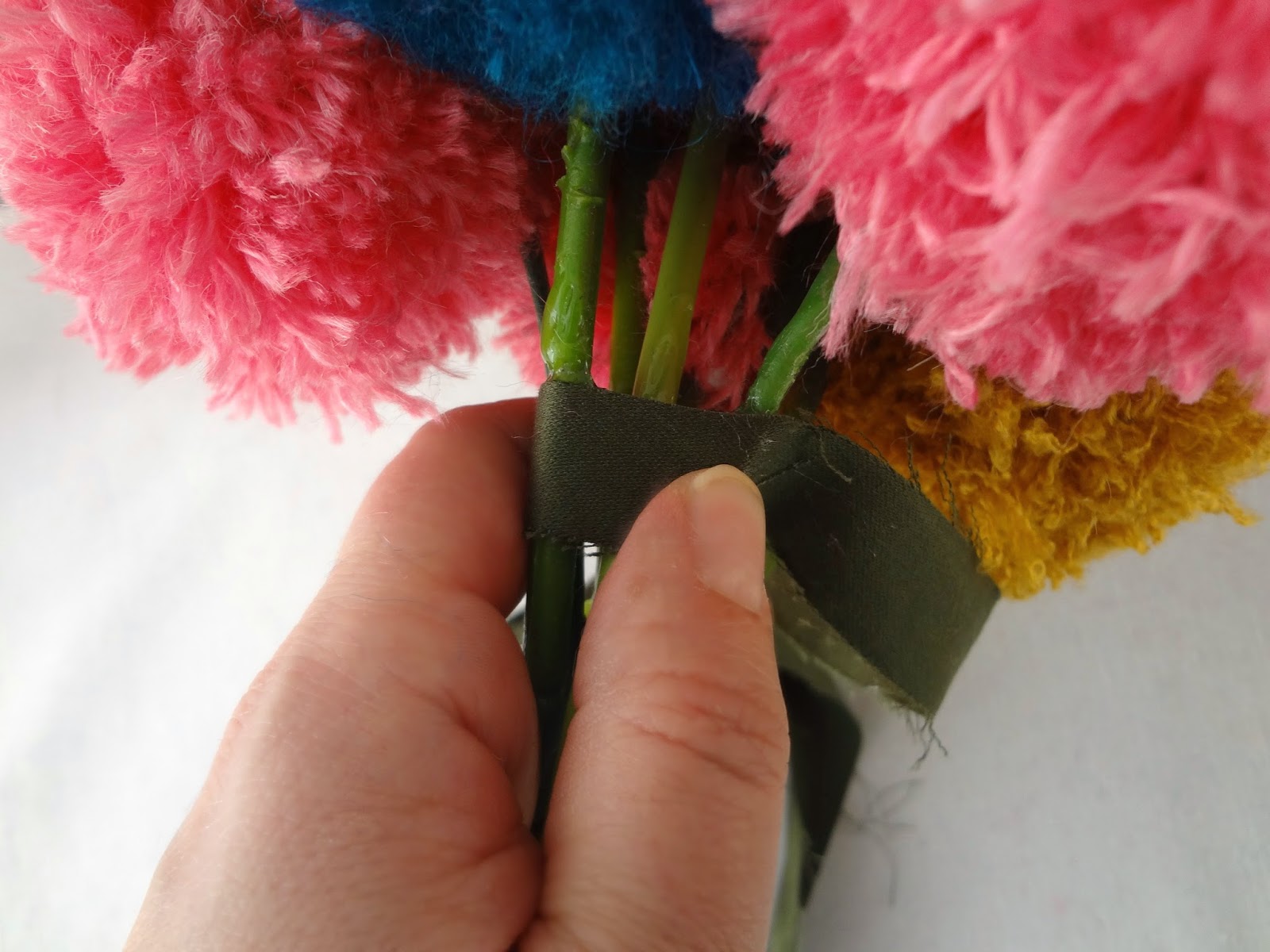 Little Treasures: Pom - Pom Bouquet - how to