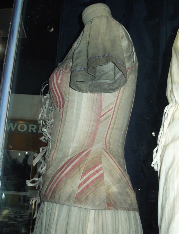 Hollywood Movie Costumes and Props: Anne Hathaway's Fantine costume ...