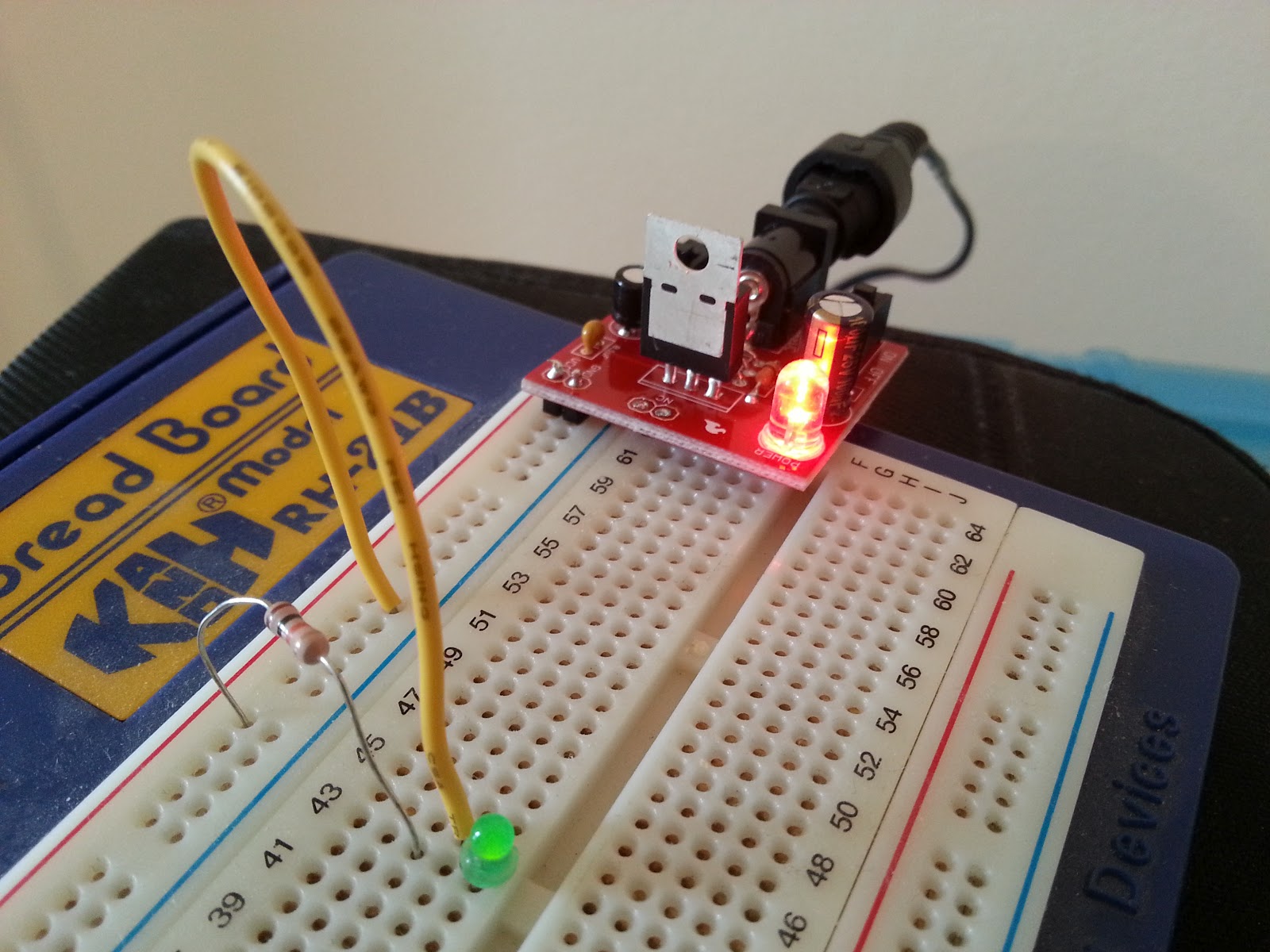 grimbodroid: Breadboard Power Supply 5V/3.3V