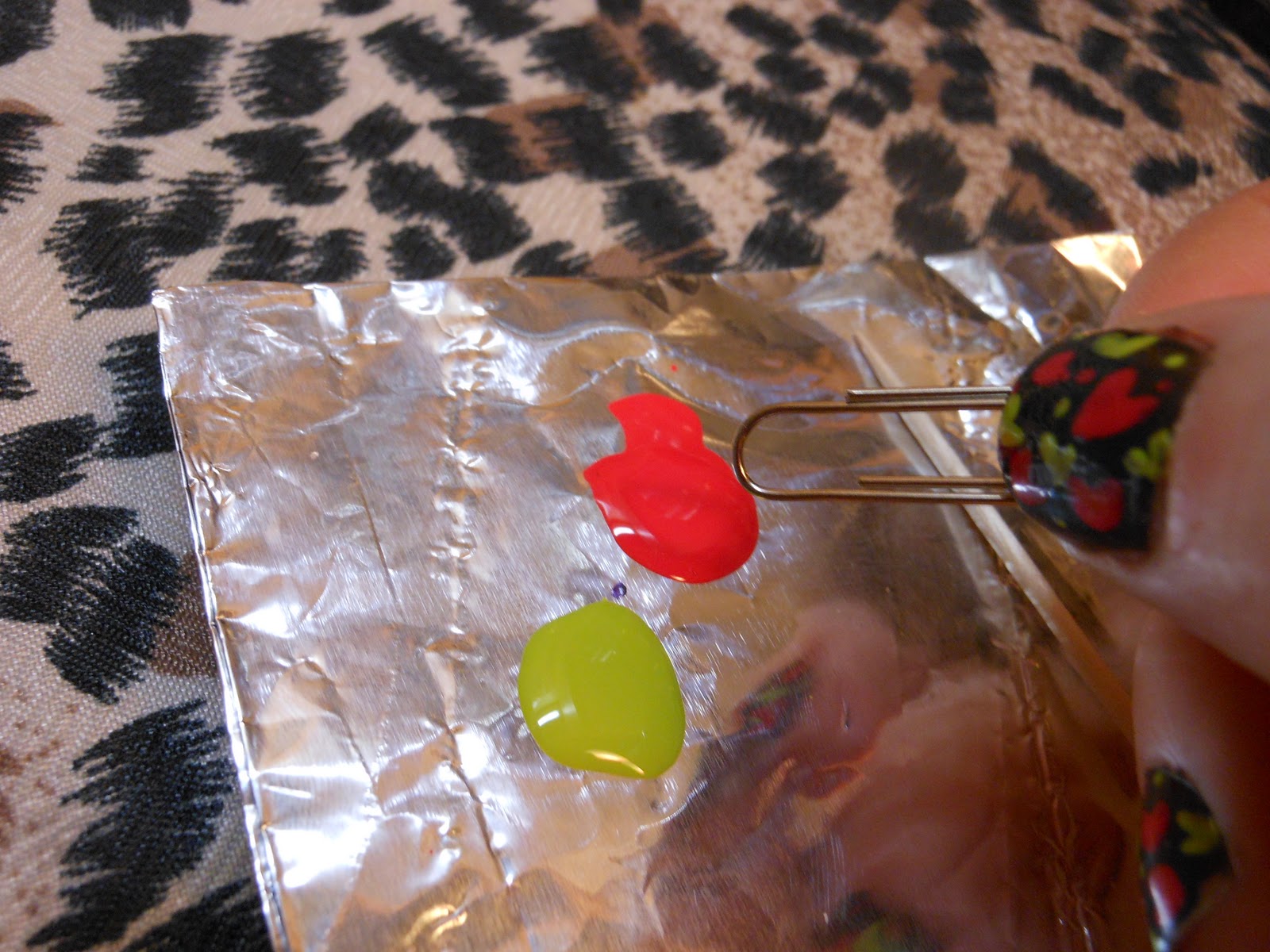 CherrySue, Doin' the Do: Valentines Nails - Paperclips Never Fail to ...