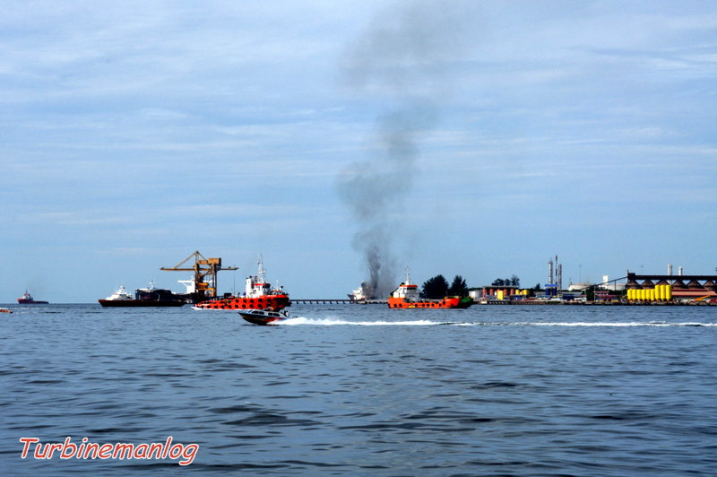 ::Epilog Sebuah Kehidupan: ::MT Bunga Alpinia Terbakar di Pelabuhan Labuan