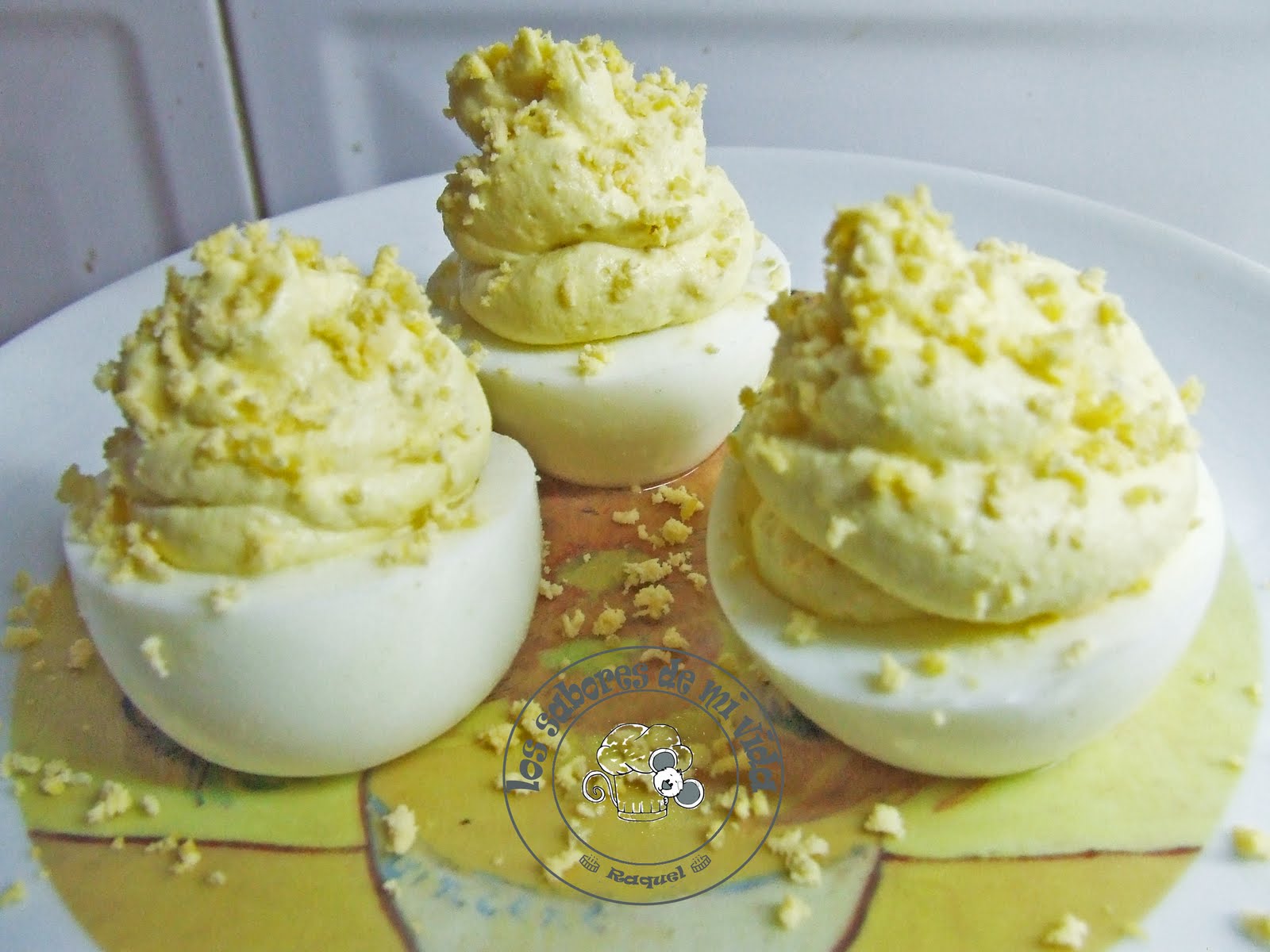 Los Sabores De Mi Vida: HUEVOS RELLENOS DE QUESO CREMOSO Y MOSTAZA