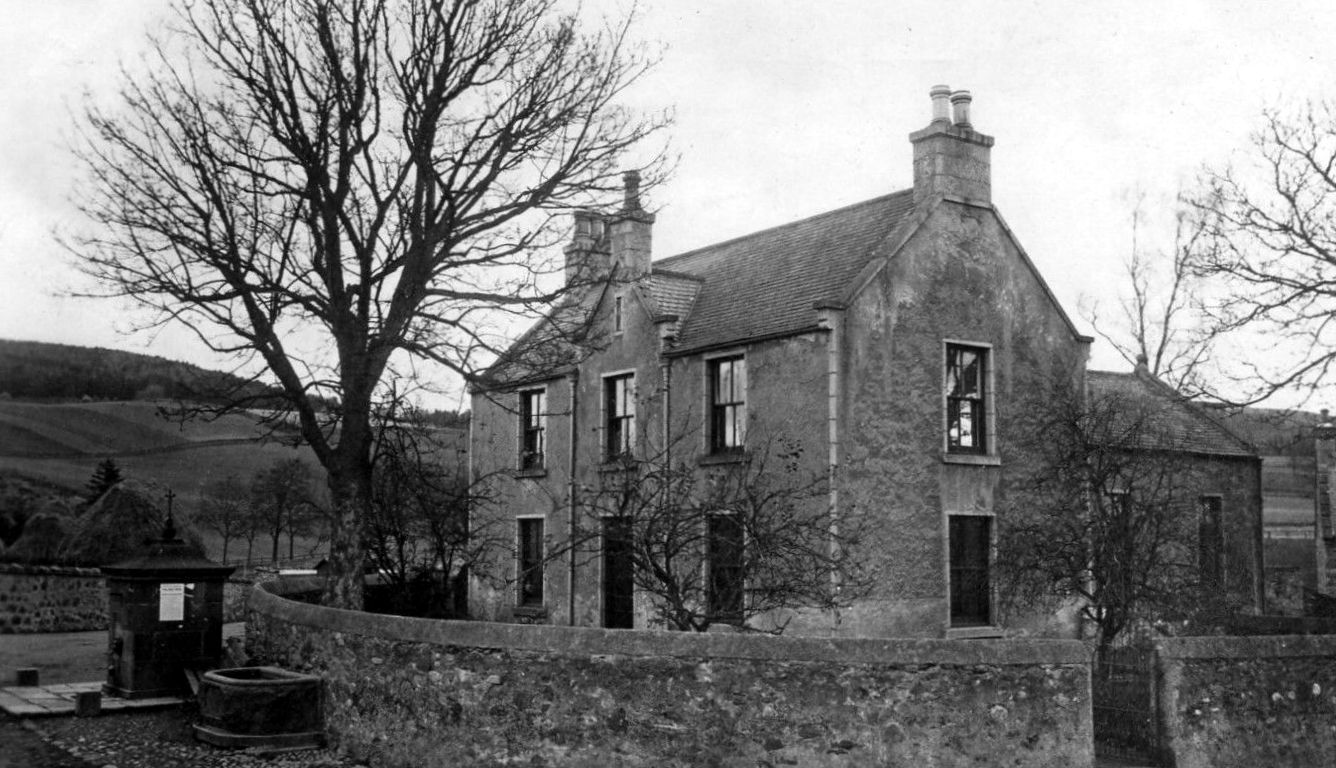 Tour Scotland: Old Photograph The School House Kincardine O'Neil Scotland