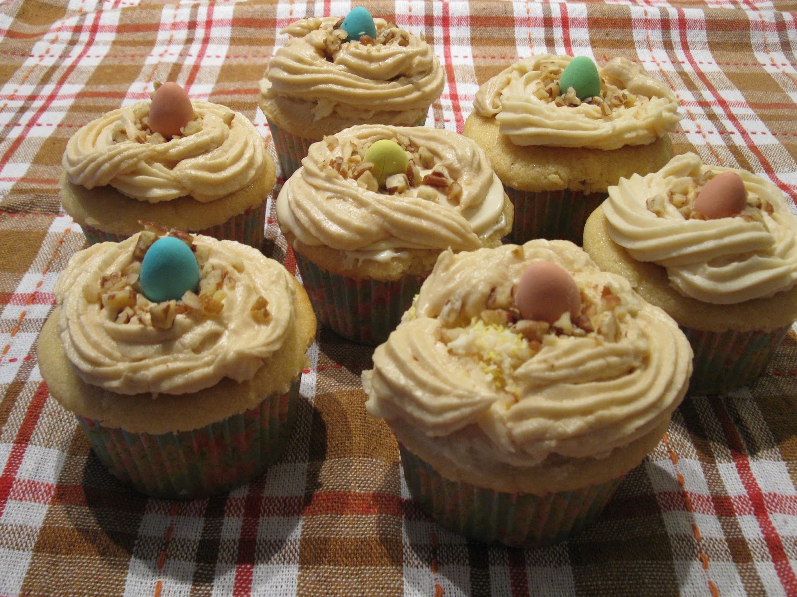 Thel's Kitchen: Pure Maple Cupcakes