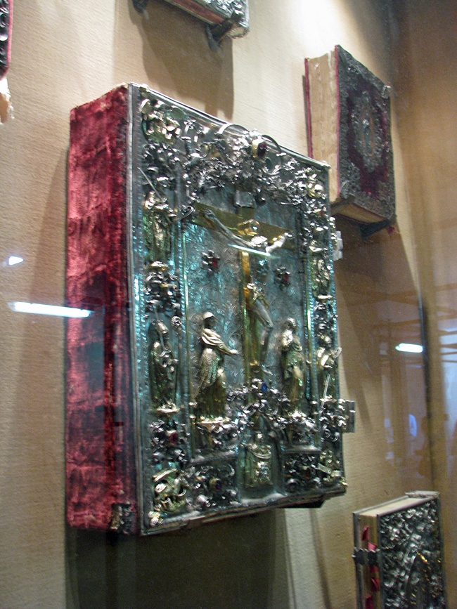 The Bell Curve of Life: Rome: Vatican Museum - Religious Artifacts