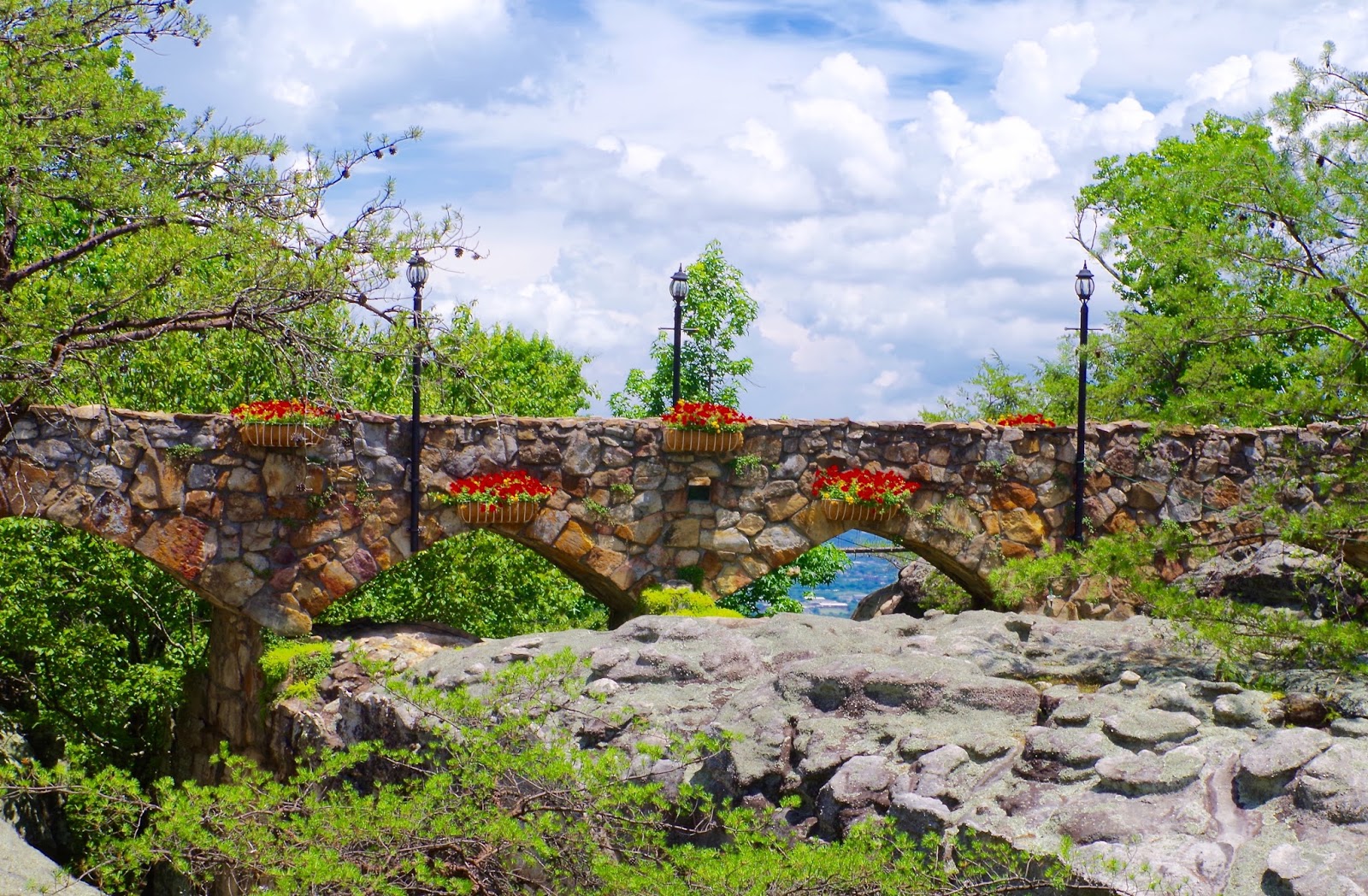 Champagne Wishes and RV Dreams: See 7 States from Rock City!