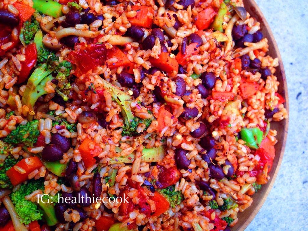 VEGAN Bean Chili Veggie Rice | Healthiecook