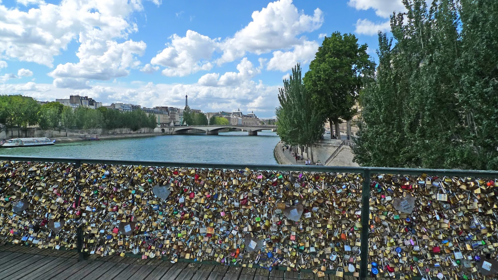 Kee Hua Chee Live!: PADLOCKED AT THE BRIDGE OF LOVE IN PARIS, THE CITY ...