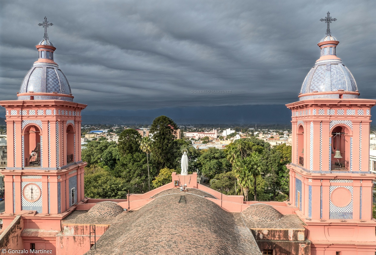 Paisajes y Naturaleza de Catamarca: Plaza 25 de Mayo y Catedral Basílica