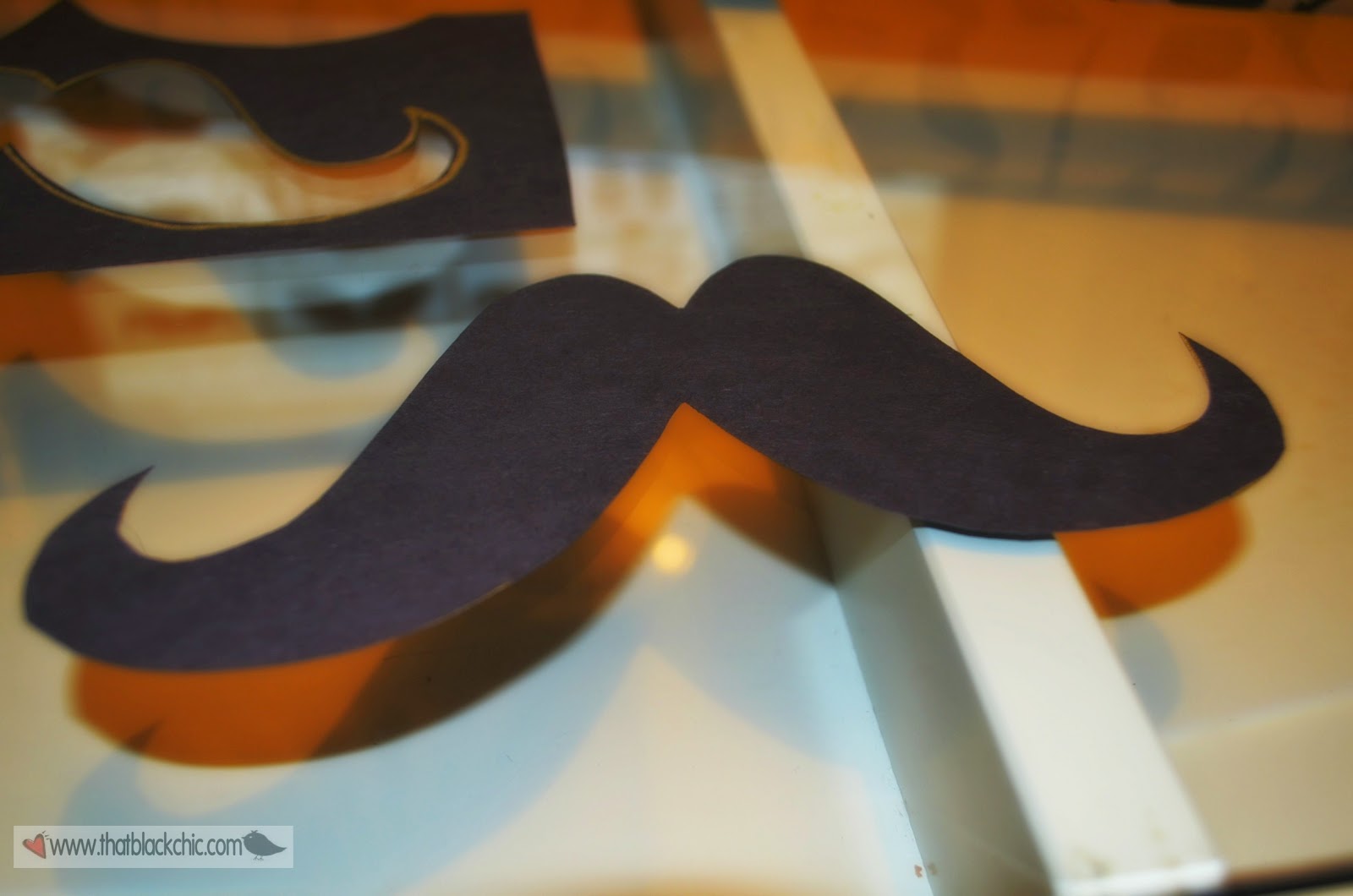 DIY: Mustache gift wrapping | That Black Chic