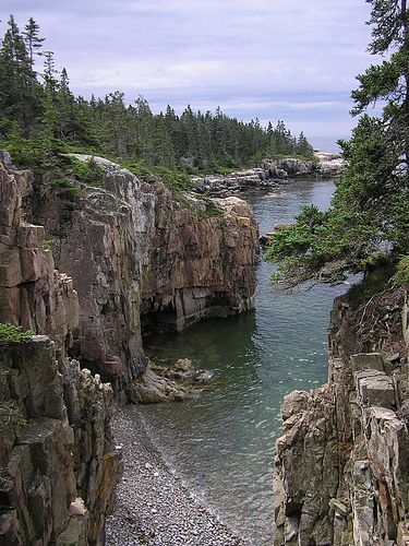 The cliffs on the beaches of Acadia National Park, Maine, USA | HoHo Pics