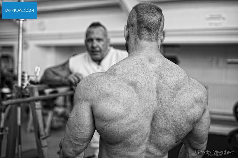 Muscle Lover: Italian bodybuilder Matteo Innocenti