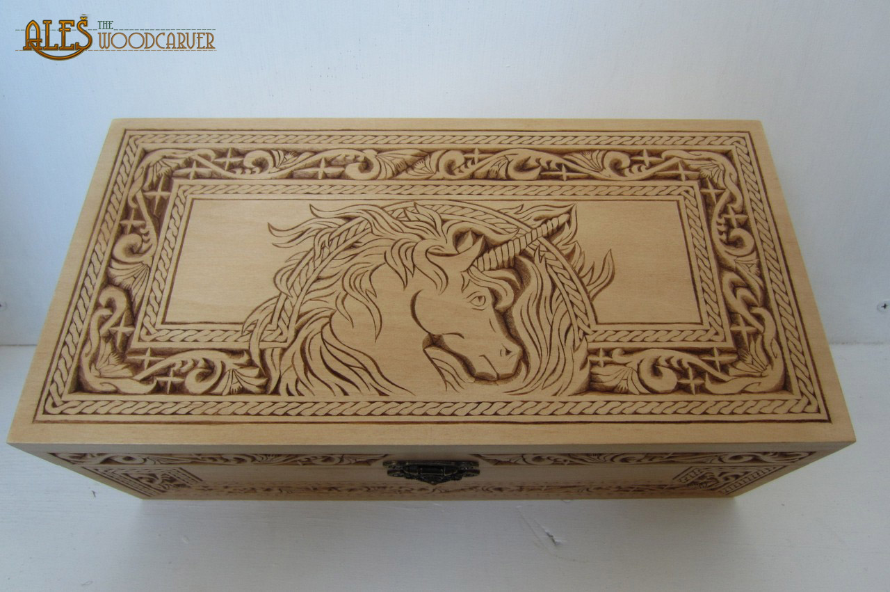 Ales the woodcarver: Large basswood box - chip carving