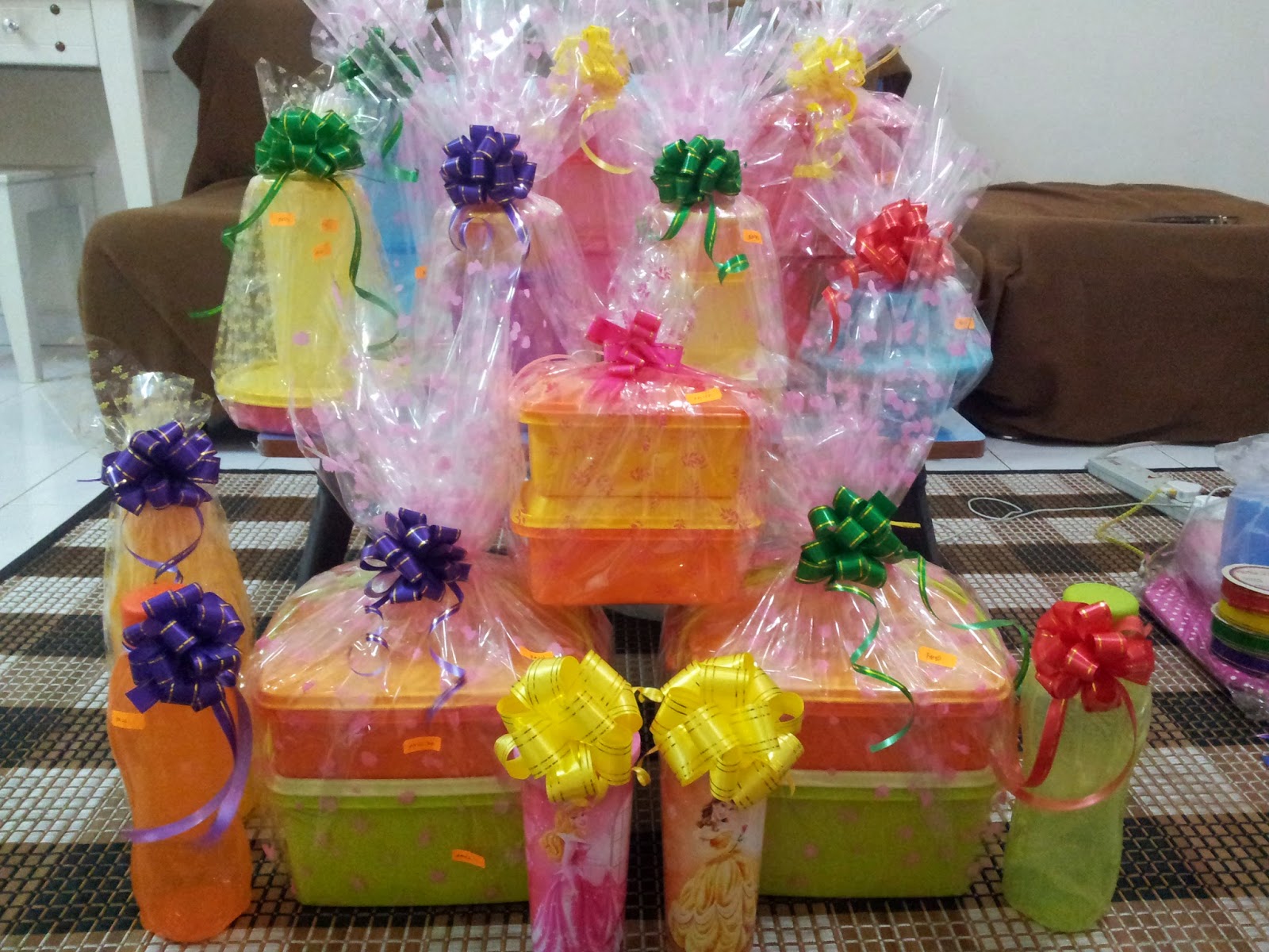 Dafina Tupperware: Hamper!!