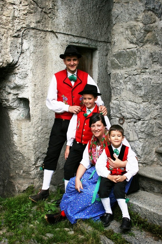 FolkCostume&Embroidery: Overview of the Folk Costumes of Europe