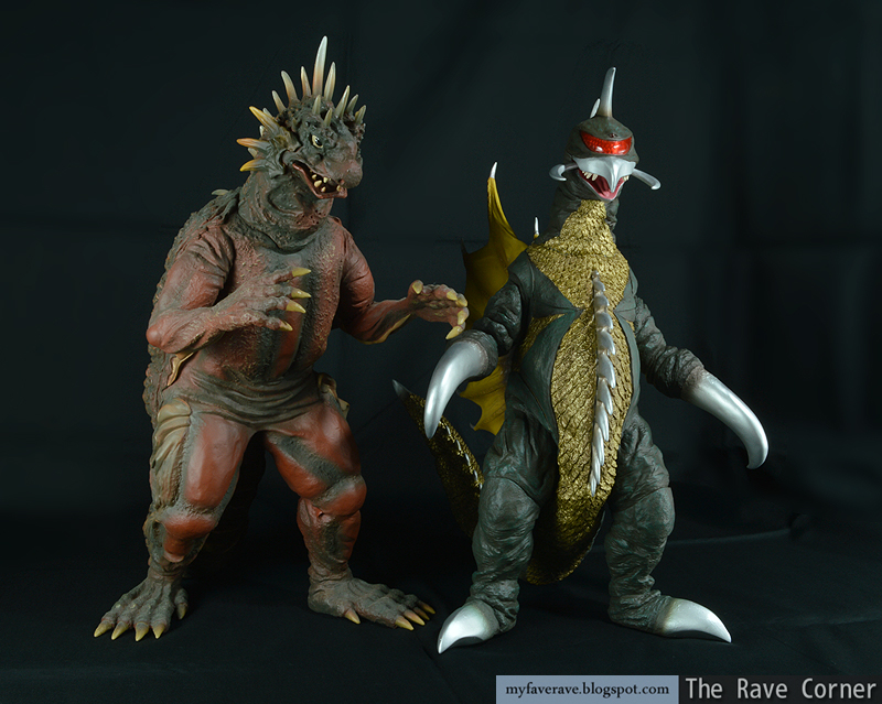 The Rave Corner: Previews Exclusive X-Plus 30 cm Gigan '72 Review