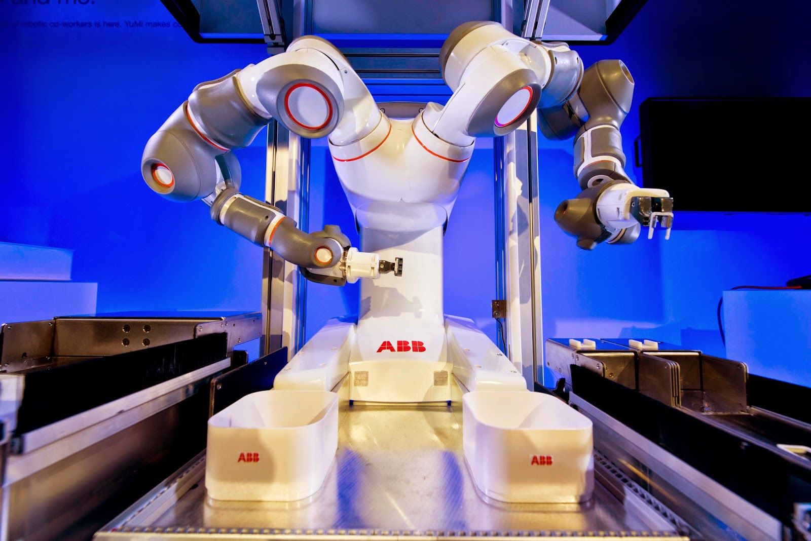 ABB desvela el futuro de la colaboración entre humanos y robots: YuMi®