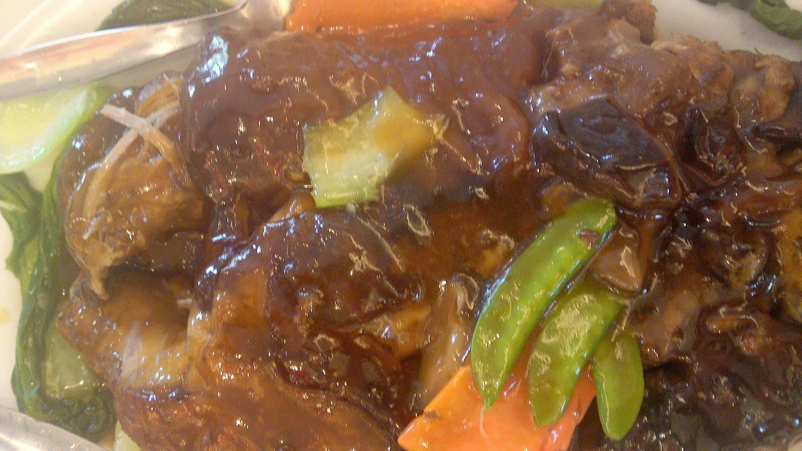 Cooking in Small Spaces: Pata Tim with Cua Pao at Hap Chan