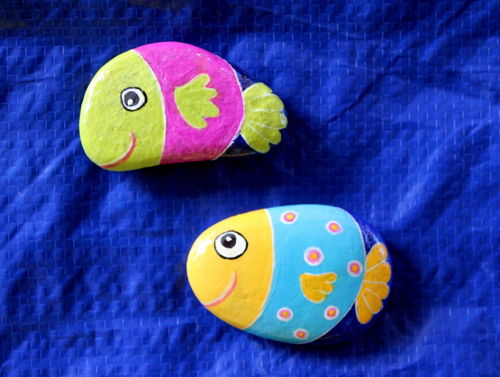 Nueve Pinceladas: Pintando Piedras