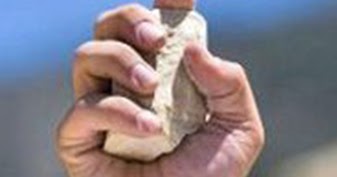 EL RRUN RRUN: "THEY" THROW THE STONE, THEN HIDE THEIR HAND