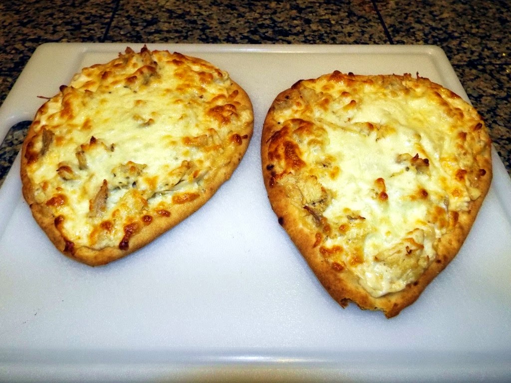 Clever, Crafty, Cookin' Mama: Cheesy Garlic Chicken Flat Bread
