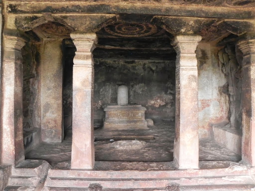 Travelogue...... BORN TO TRAVEL: RAVANA PHADI CAVE TEMPLE