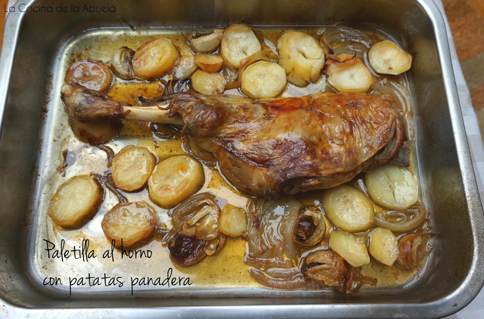 Paletilla de cordero al horno con patatas panadera: